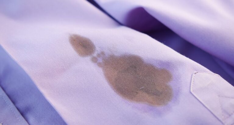 How to Get Oil Stains Out of Clothes – Easy and Effective Methods
